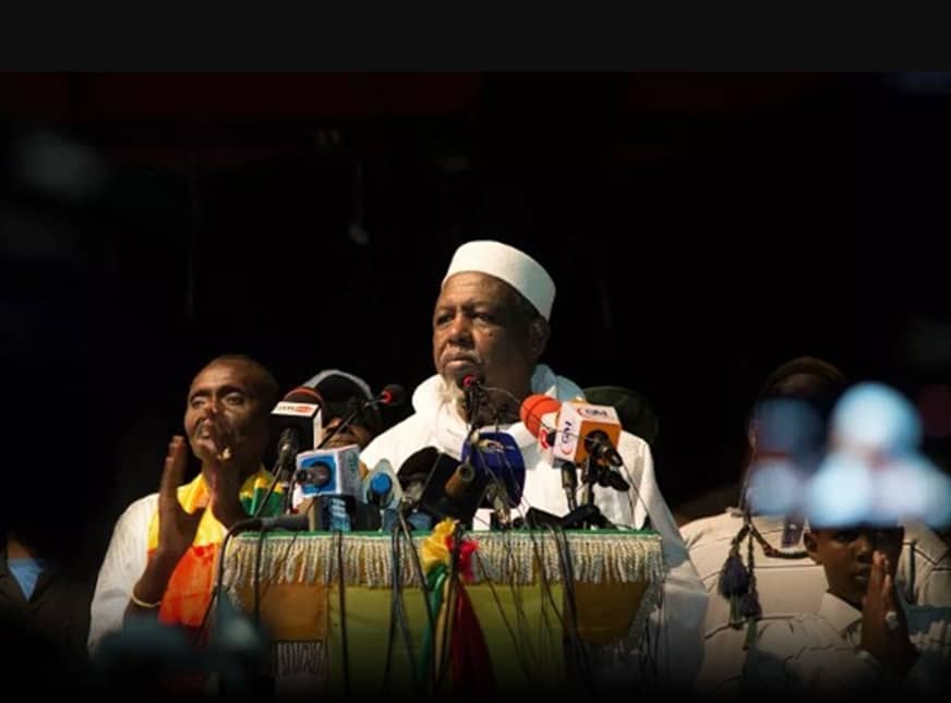 Mali: le mouvement d'un influent imam proteste contre le repor….